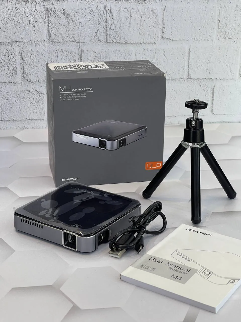 مینی ویدئو پروژکتور اپمن مدل M4 DLP Apeman Mini Video Projector | یامال ...